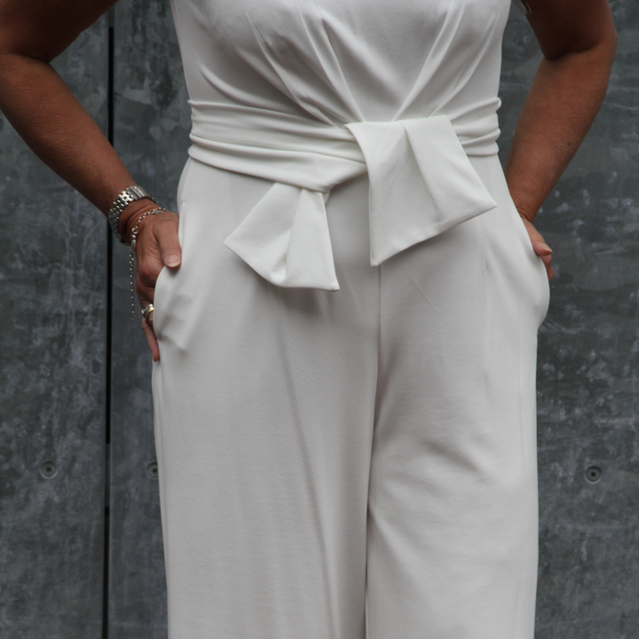 Broekpak Dames Bruiloft | She's Different | Shop online luxe damesmode